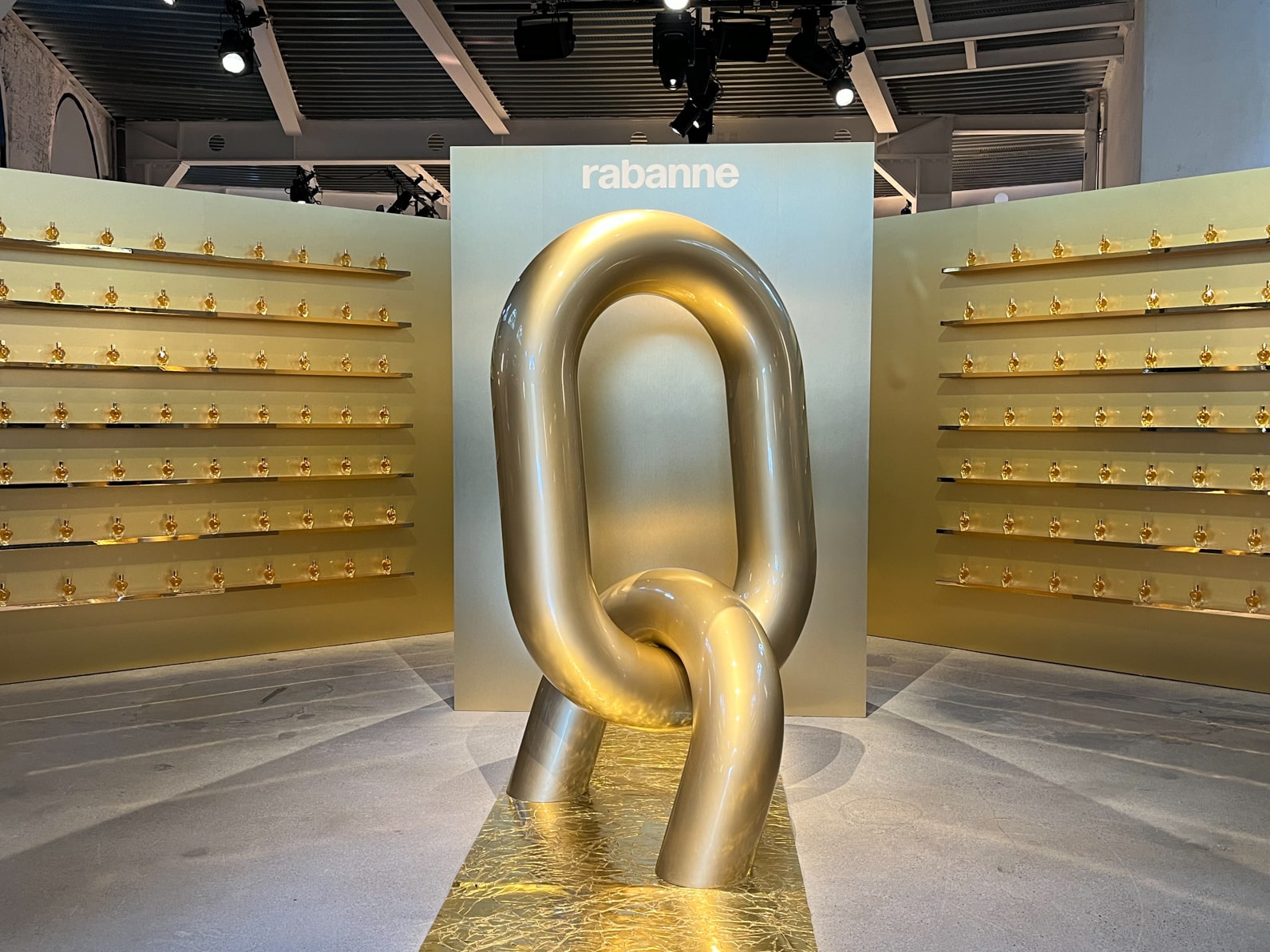 Rabanne – Million Gold pop-up – Usuel Magazine